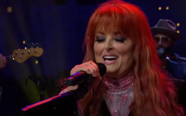 Watch Wynonna Judd Sing ‘Give a Little Love’ in ‘Austin City Limits ...