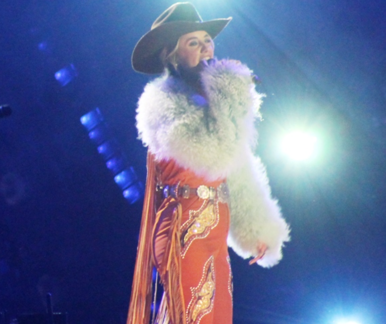 Lainey Wilson Owns New Year’s Eve With a Powerful Country Performance ...